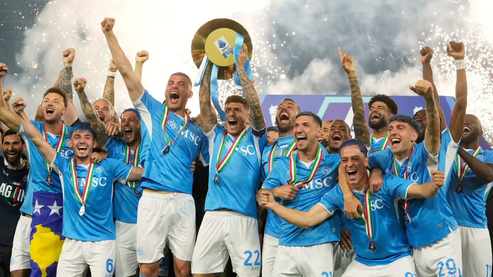 Neapel gewinnt gegen Cagliari und feiert Meisterschaft in der Serie A ...