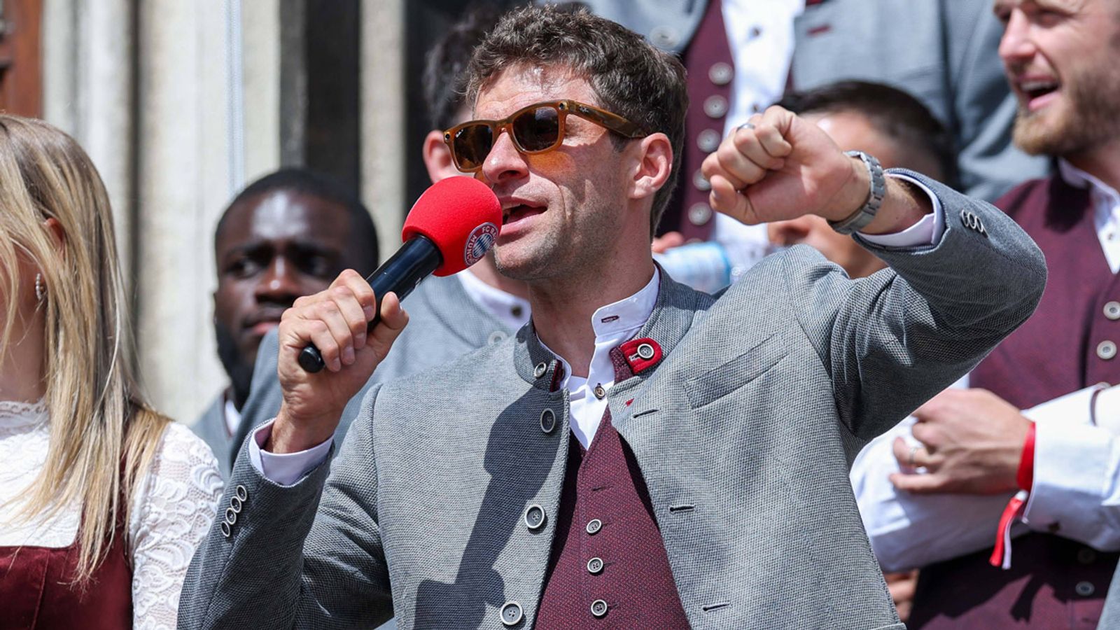 Vincent Kompany spricht über die Klub-WM und Thomas Müller | Fußball ...