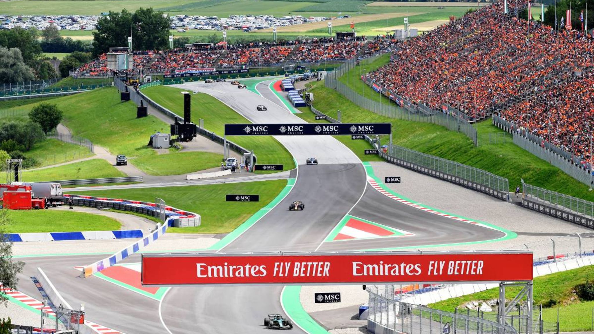 Vor dem Formel-1-Rennen in Spielberg kracht eine Werbebrücke auf die Strecke | Formel 1 News ...