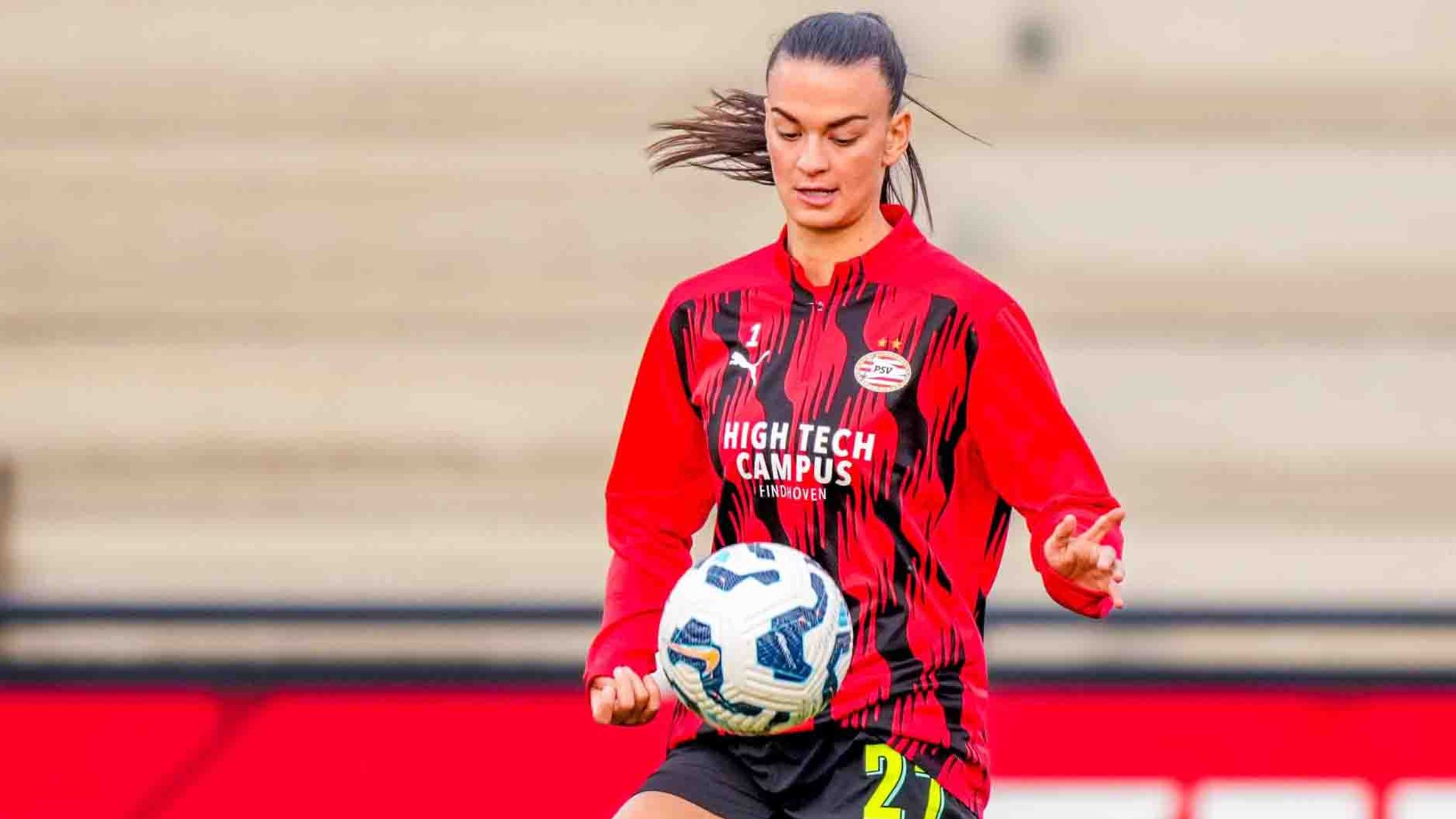 Riola Xhemaili wechselt fest von Wolfsburg nach Eindhoven | Transfer ...