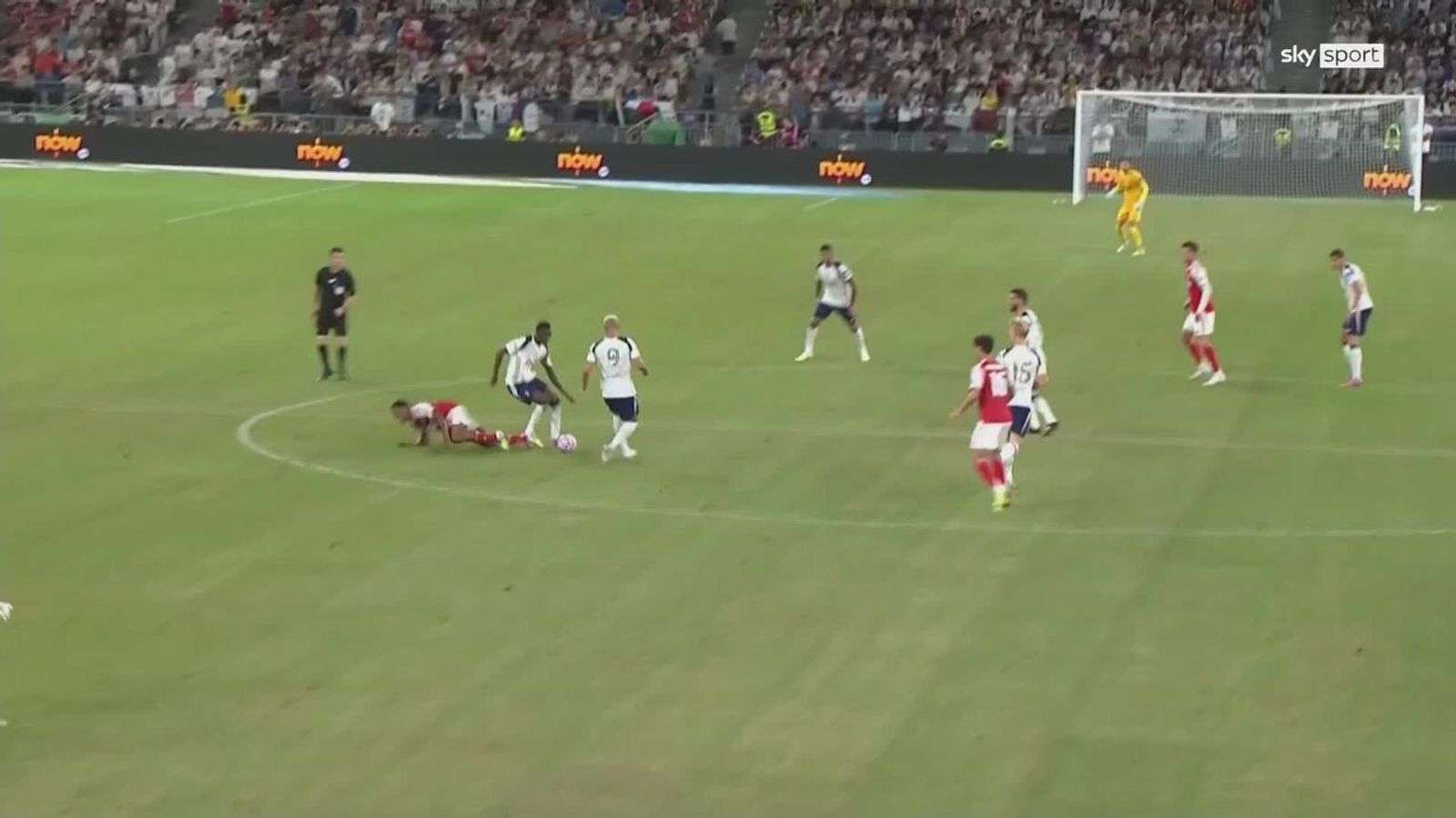 Arsenal 0:1 TOTTENHAM | Sarr überlupft Keeper Raya (45. Min) | In-Match ...