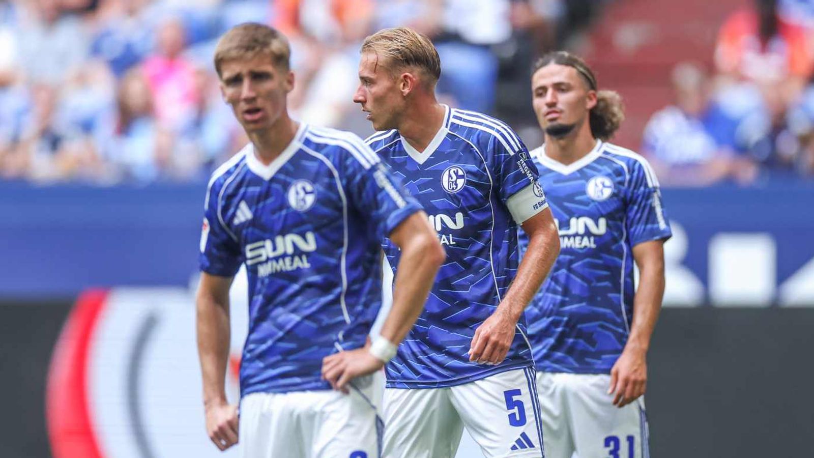Neue Designs, neue Preise: So teuer sind die Trikots von Schalke ...