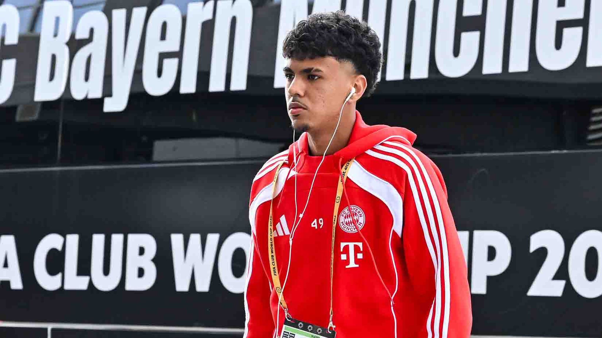 Bayerns Adam Aznou steht vor Wechsel zum FC Everton | Transfer Centre ...