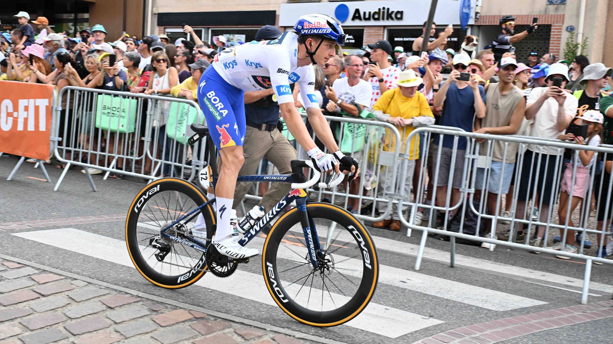 Lipowitz verteidigt Weißes Trikot trotz Sturz - Wellens gewinnt 15 ...