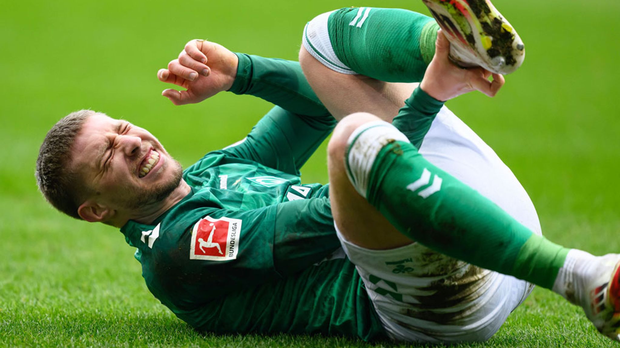 Mitchell Weiser vom SV Werder Bremen zieht sich Kreuzbandriss zu ...