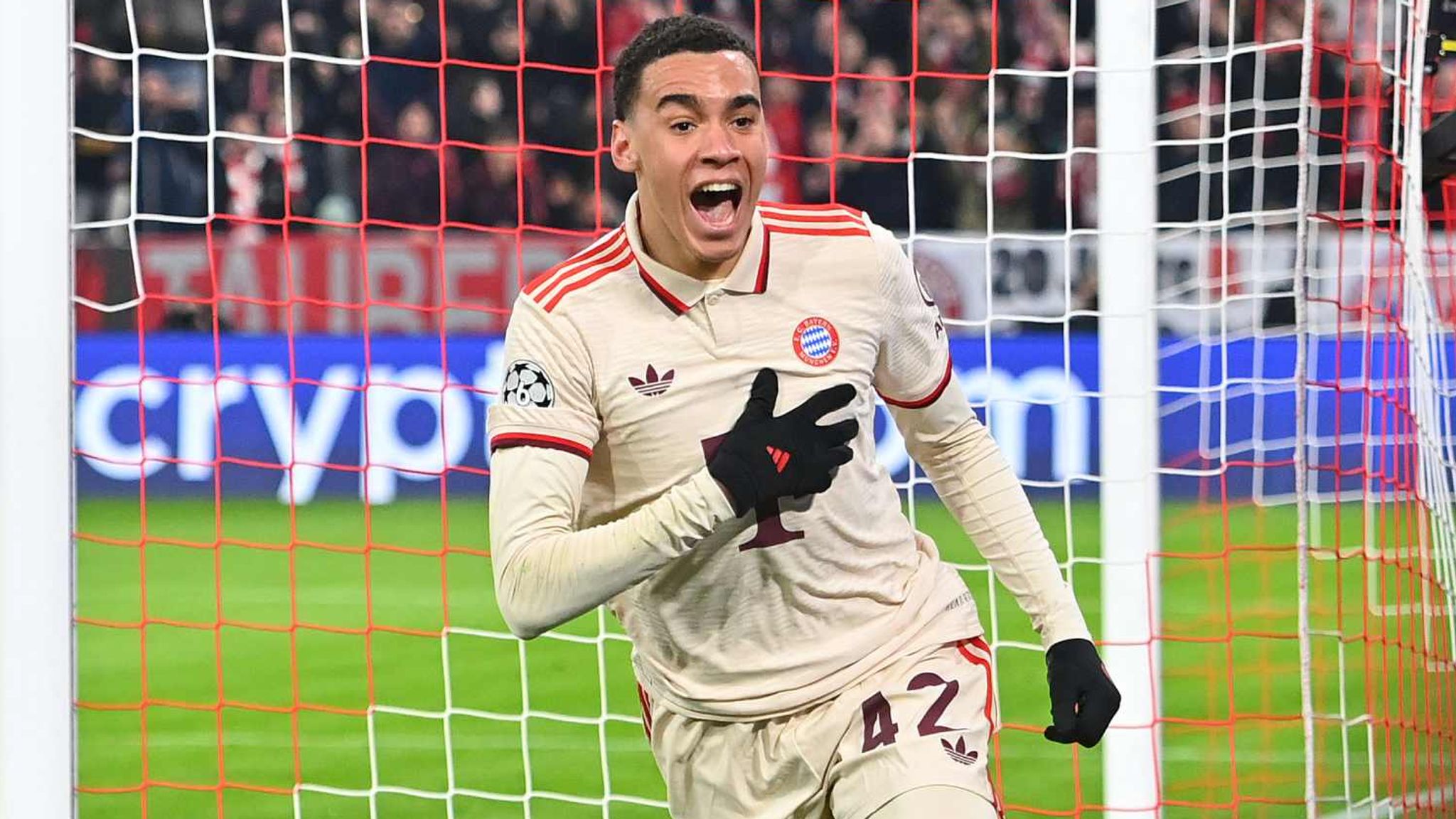 Jamal Musiala und Jude Bellingham auf dem Cover von EA FC | Fußball ...