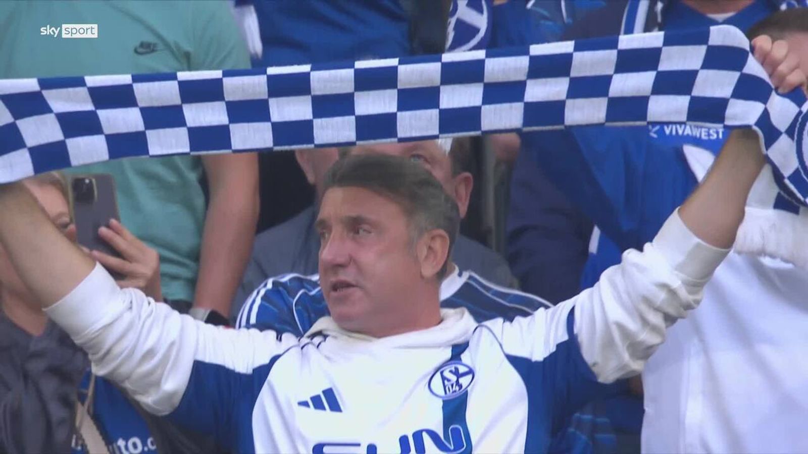 Schalke Hymne! Königsblauer S04 | In-Match Video 2. Bundesliga ...