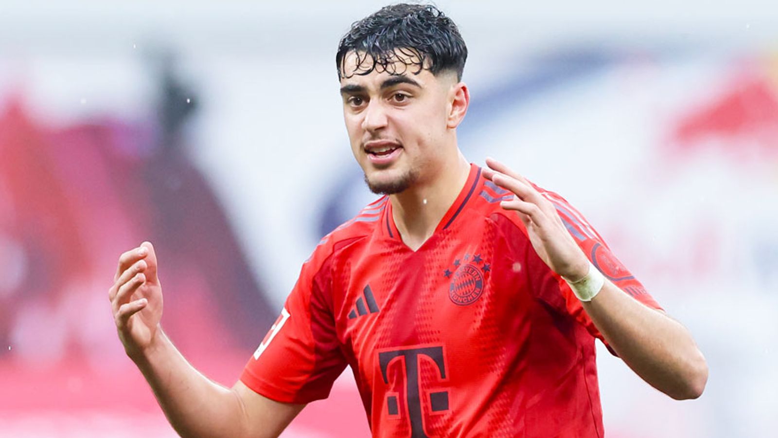 Bayern-Star Aleksandar Pavlovic fällt nach Operation aus | Fußball News ...