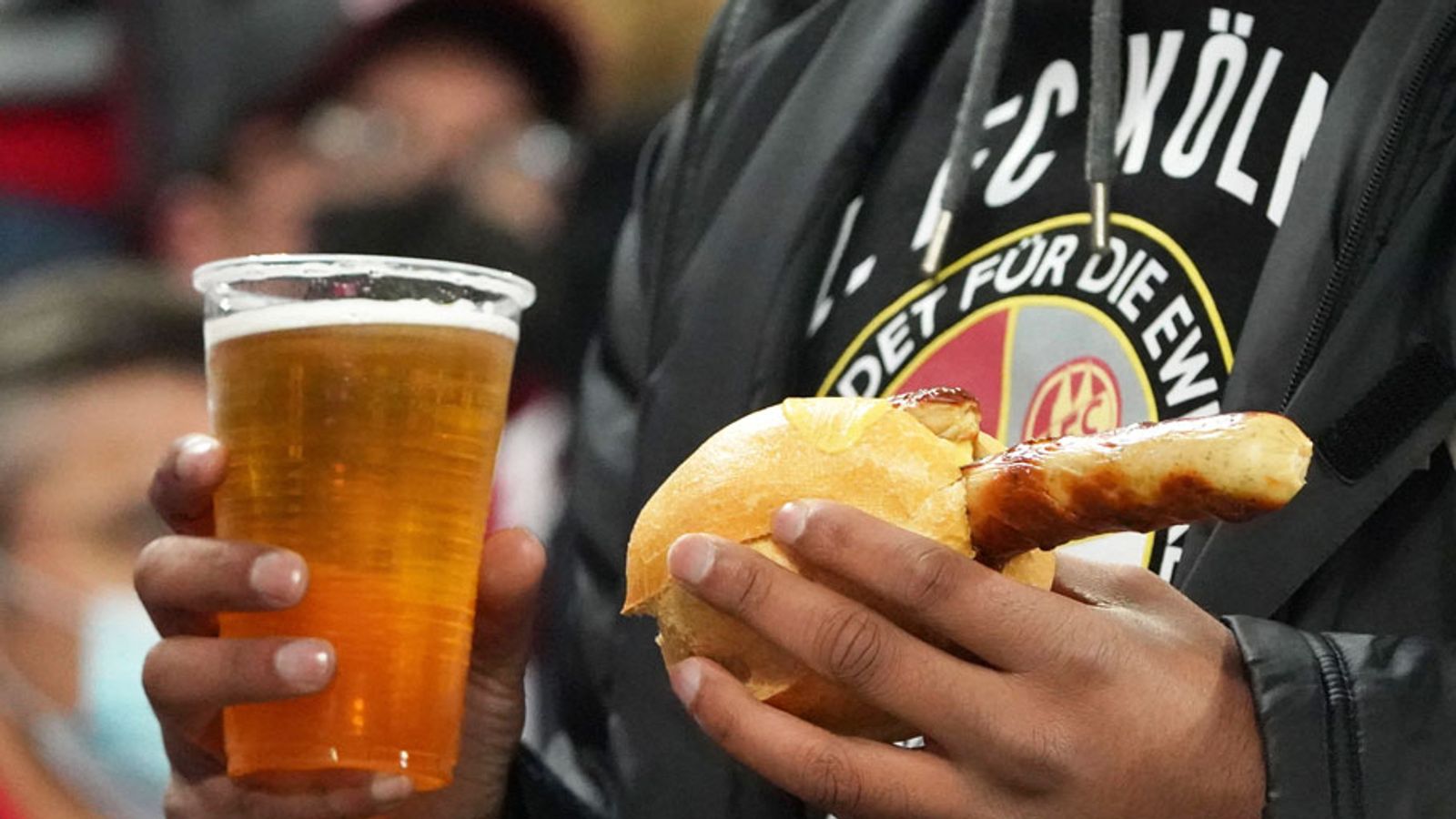 Bayern, BVB, HSV, Köln & Co. - Bier- und Bratwurstpreise aller ...