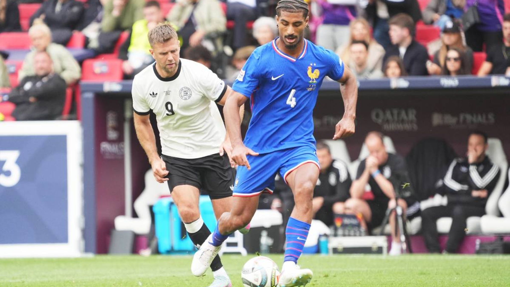 Bayer Leverkusen verpflichtet Loic Bade vom FC Sevilla | Transfer ...