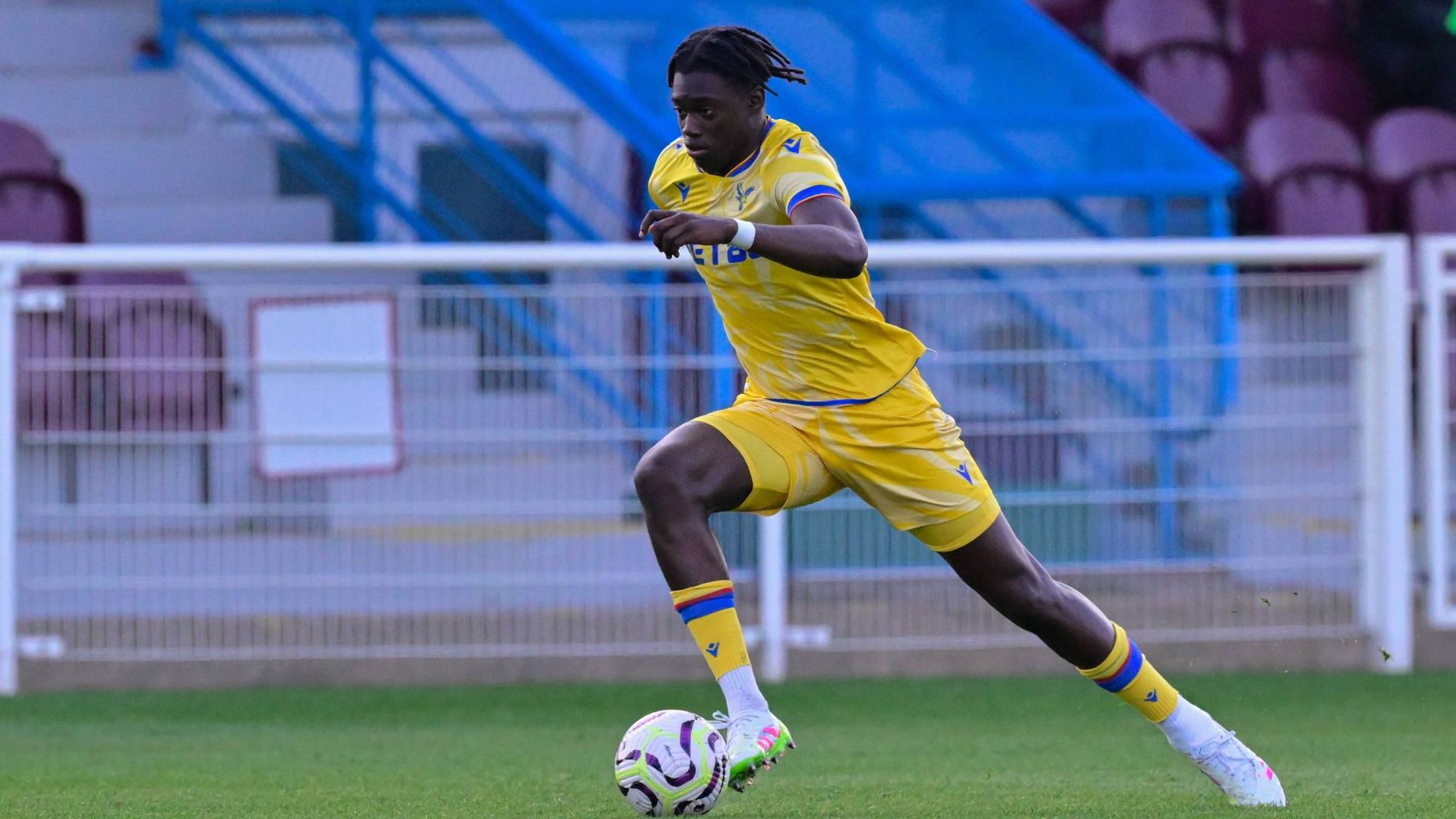 1. FC Nürnberg leiht Hindolo Mustapha von Crystal Palace aus | Transfer ...