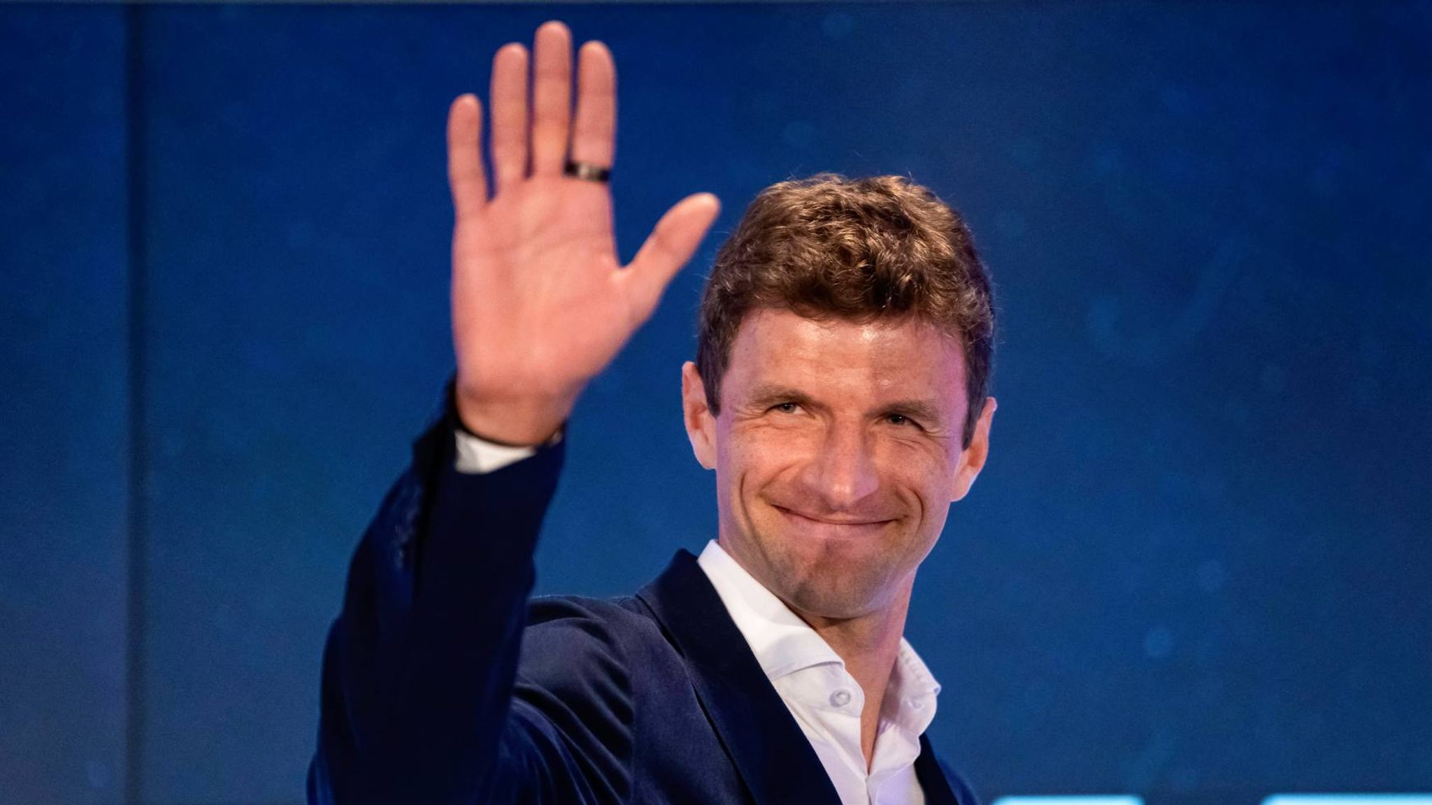 Bayern-Ikone Thomas Müller gibt Youngster Lennart Karl Tipps | Fußball ...