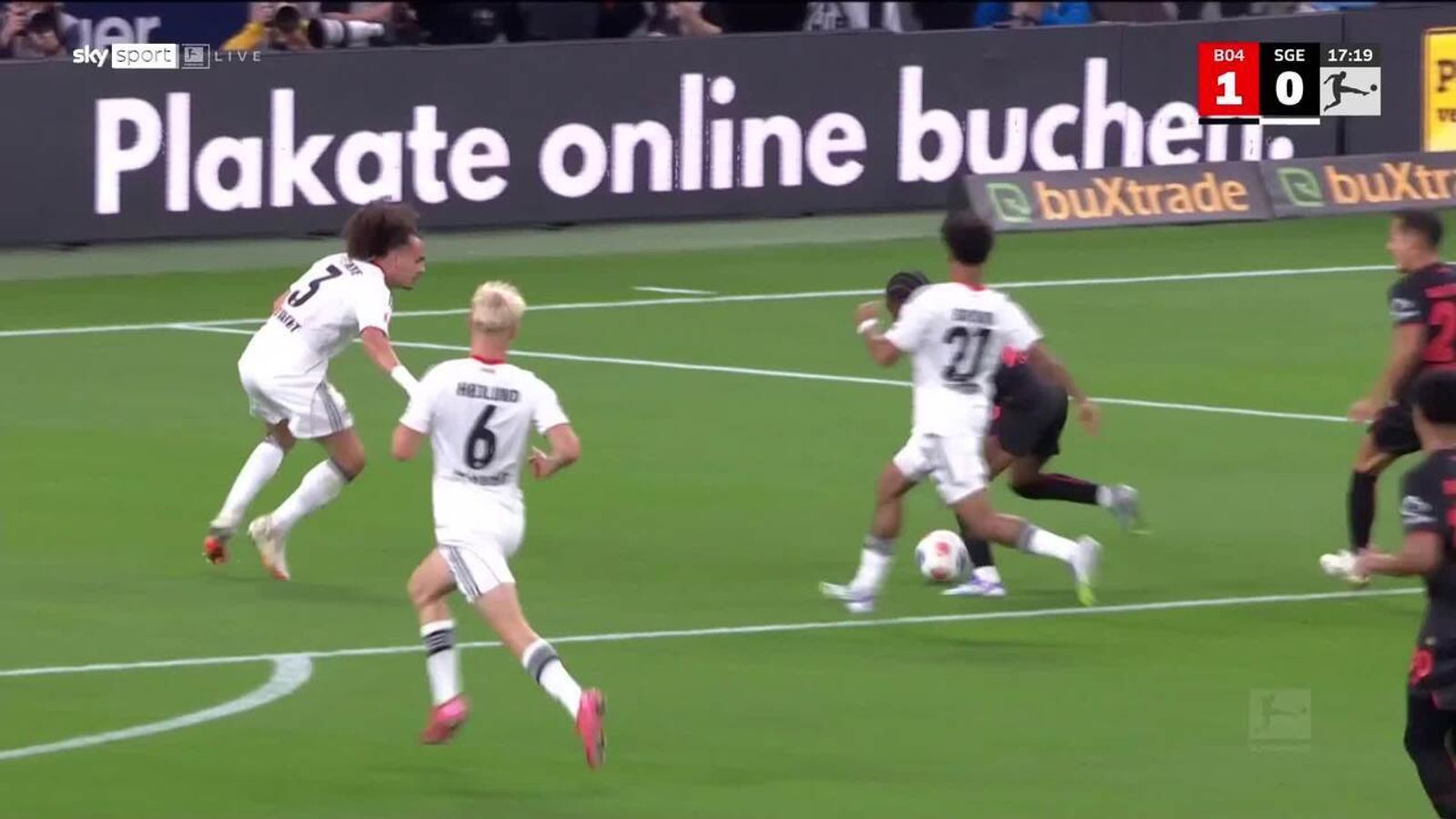 Tella mit dem Abschluss - zu hoch (17. Min.) | Fußball News | Sky Sport