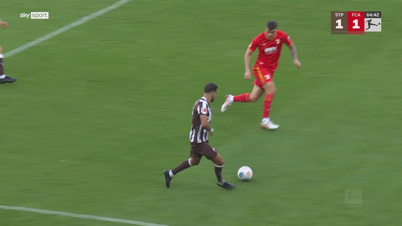 CHANCE ST. PAULI | Kaars zielt knapp neben den Pfosten (65. Min.) | In ...