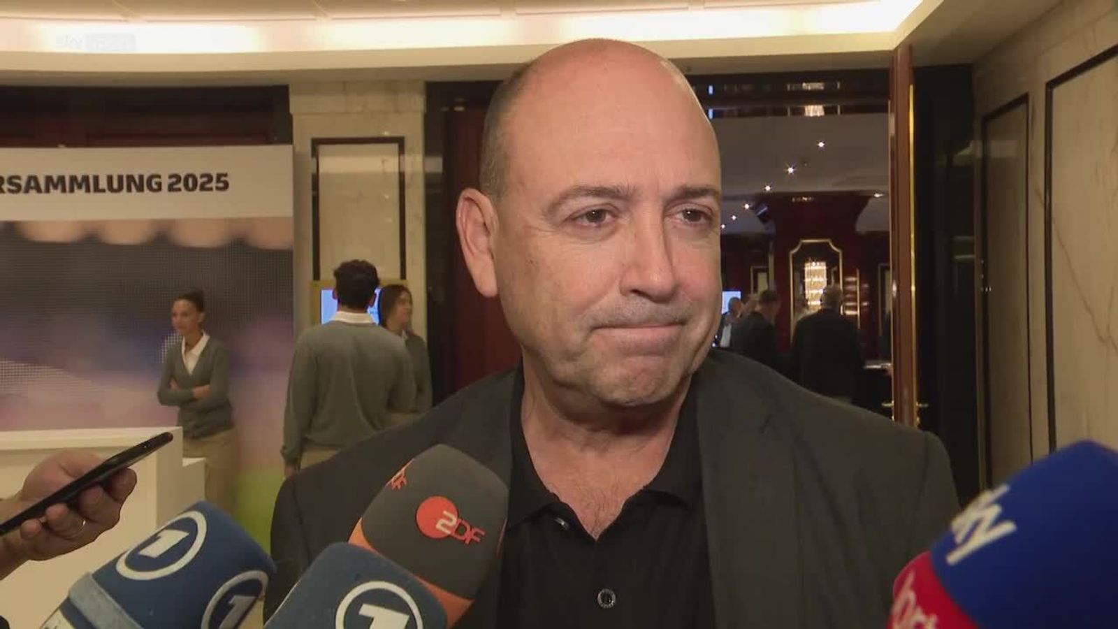 Wird Raul neuer Leverkusen-Trainer? Bayer-Boss Carro reagiert | Fußball ...