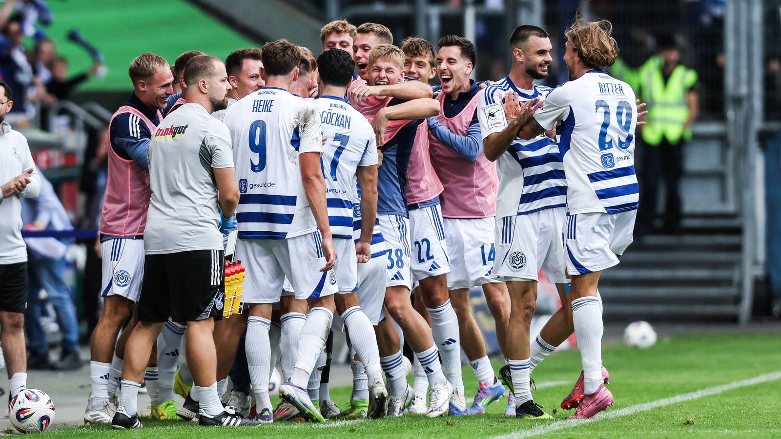 MSV Duisburg gewinnt in der 3. Liga gegen Wehen Wiesbaden | Fußball ...