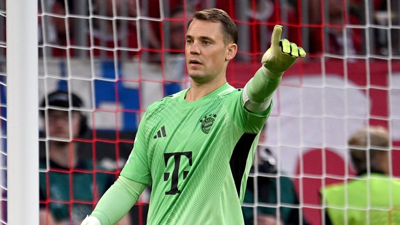 Bayern-Torhüter Manuel Neuer schließt eine DFB-Rückkehr aus | Fußball ...