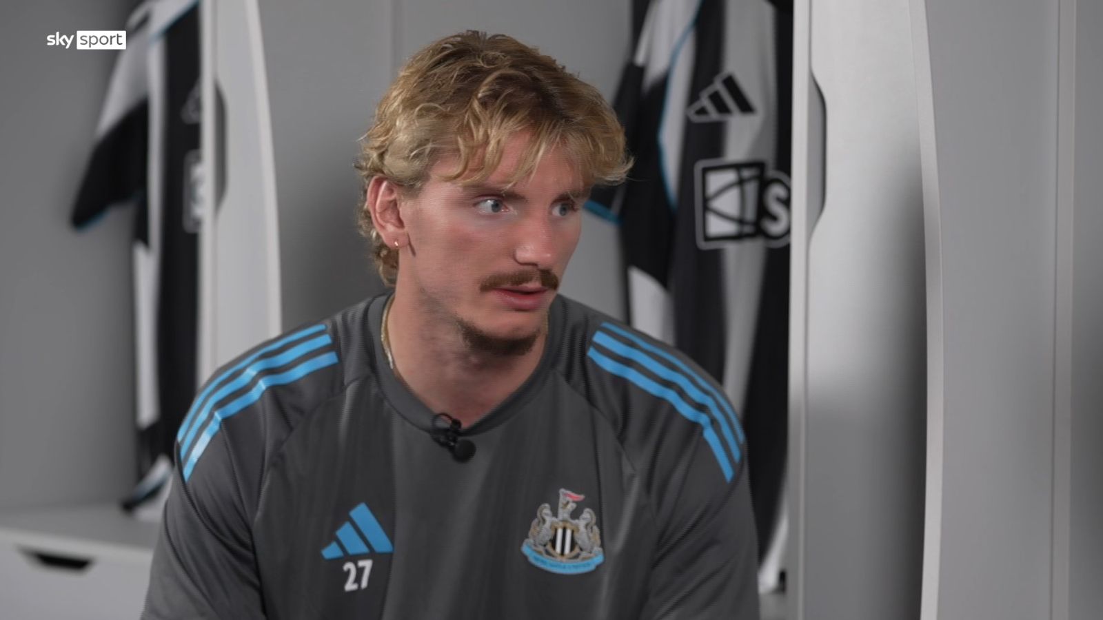 Nick Woltemade über den Wechsel nach Newcastle und die Ablösesumme ...