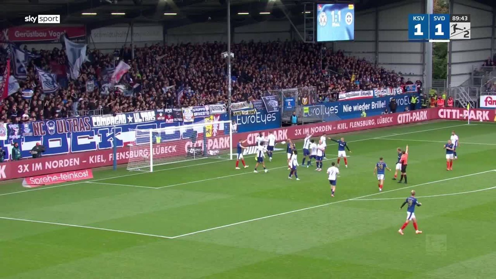 Lopez bringt den Ball nochmal gefährlich Richtung Keeper Schuhen (90. Min.) | Fußball News | Sky ...