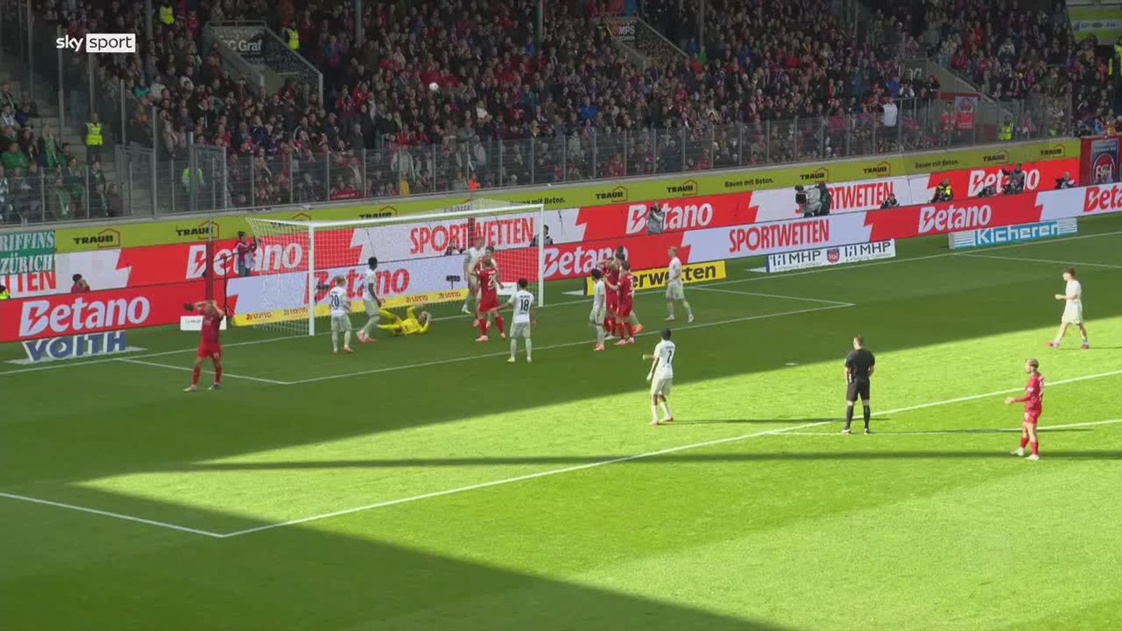 CHANCE HEIDENHEIM | Beck nimmt den Ball direkt - Backhaus pariert stark ...