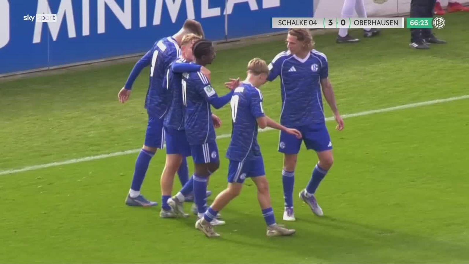 Traumtor! Wilson zaubert für S04 in der DFB-Nachwuchsliga | Fußball ...