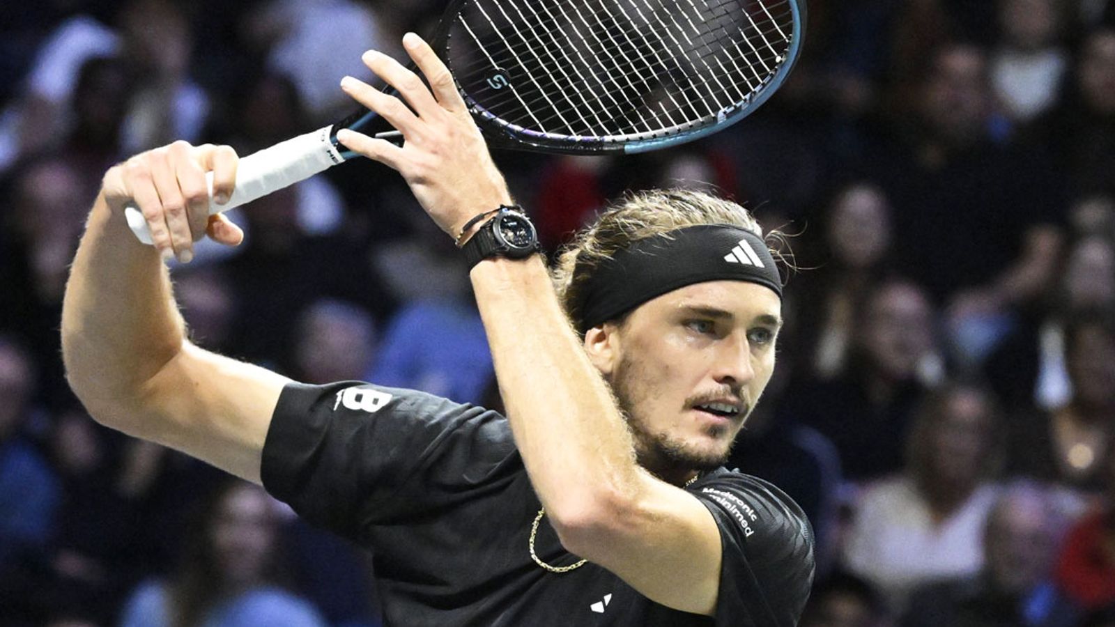 Alexander Zverev gewinnt in einem Krimi gegen Medvedev im Viertelfinale der Masters | Tennis ...