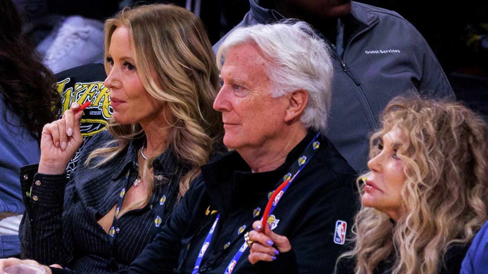 Mark Walter hat für eine Rekordsumme die LA Lakers übernommen | NBA ...