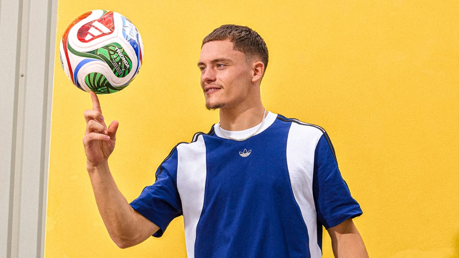 Offiziell - adidas stellt mit TRIONDA den neuen WM-Ball vor | Fußball ...