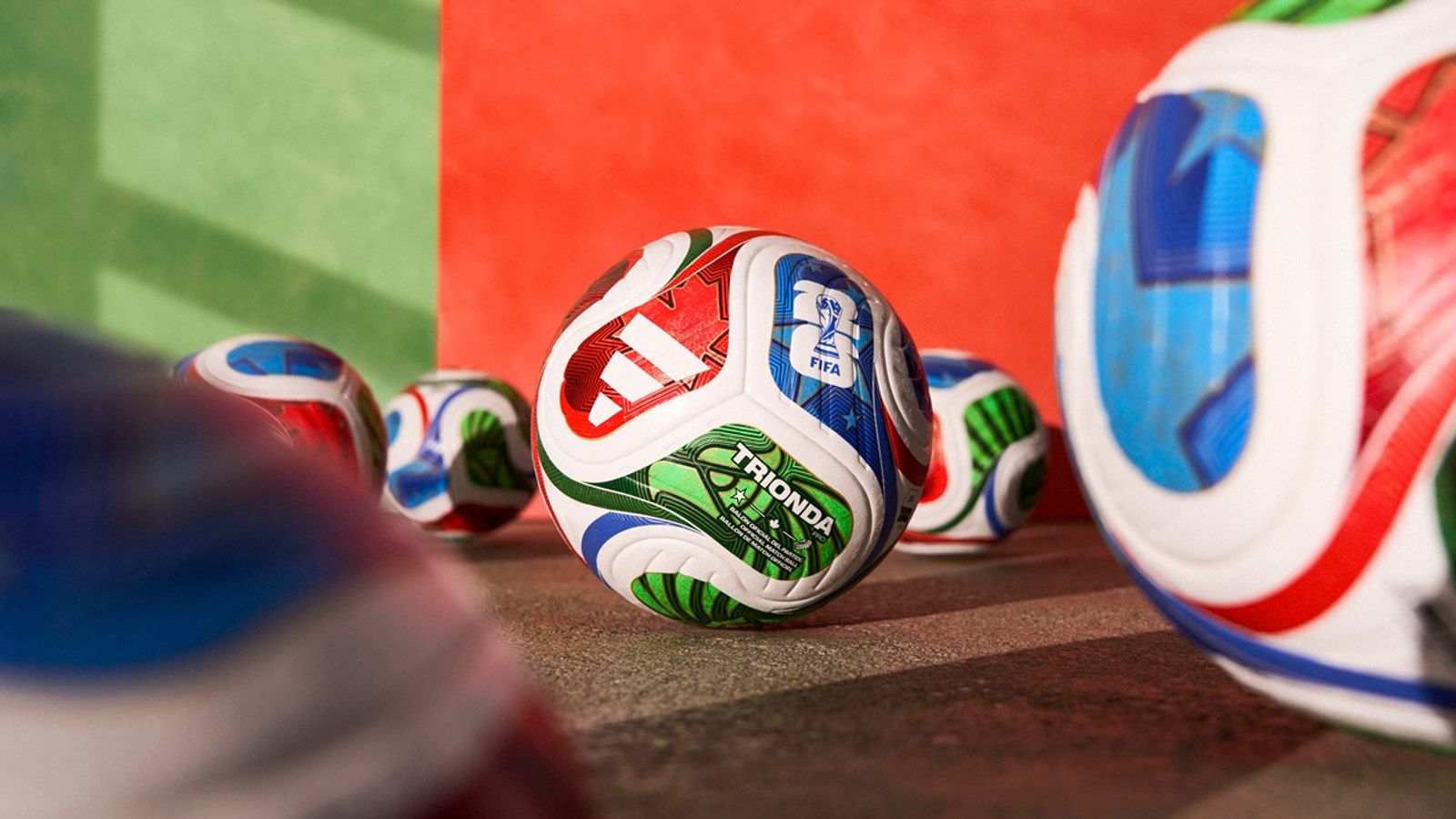 Offiziell - adidas stellt mit TRIONDA den neuen WM-Ball vor | Fußball ...