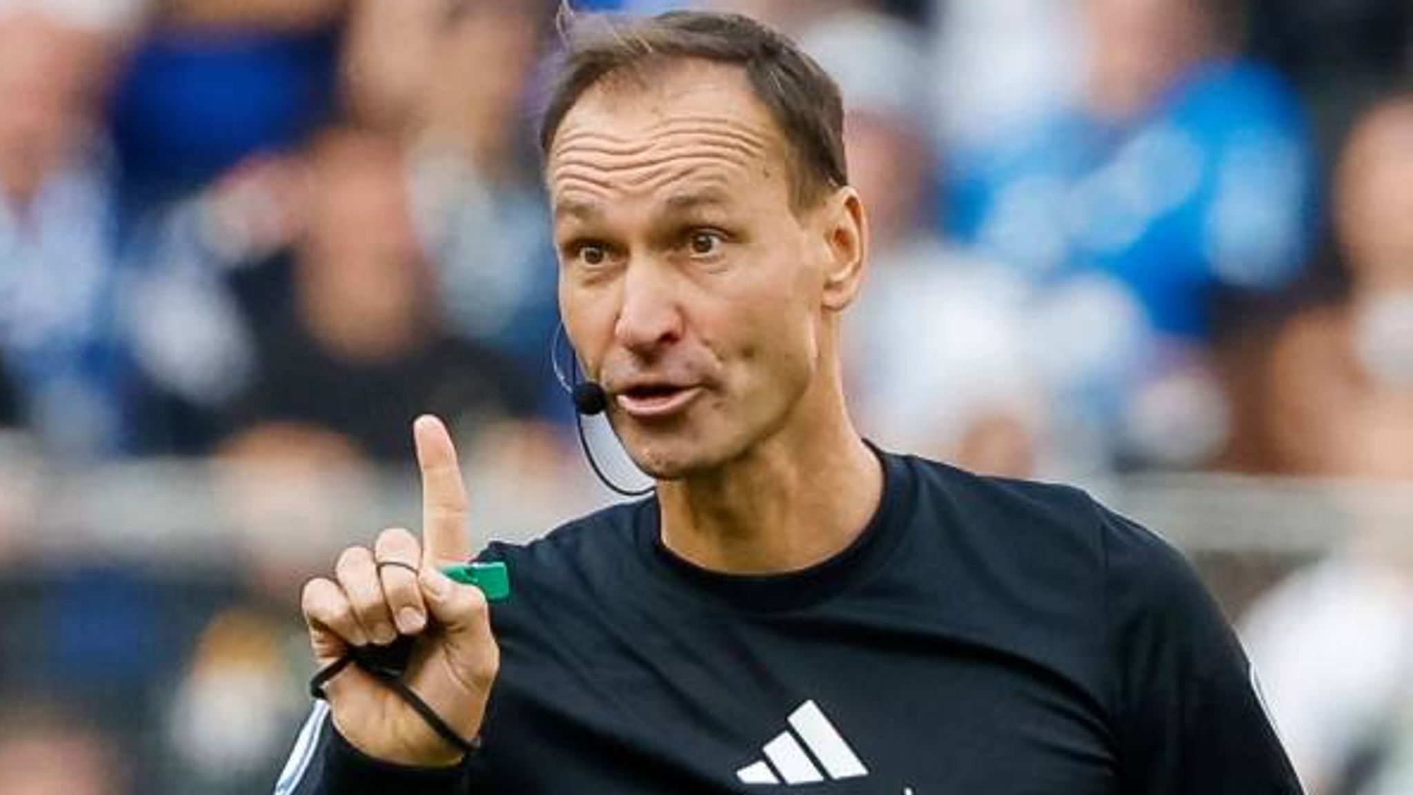 Bastian Dankert pfeift Klassiker zwischen FC Bayern und dem BVB ...