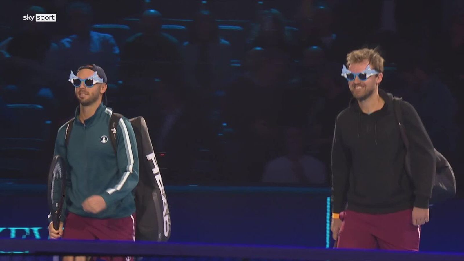 ''Hai-Alarm'' in Turin: Deutsches Tennis-Duo überrascht mit Brillen ...