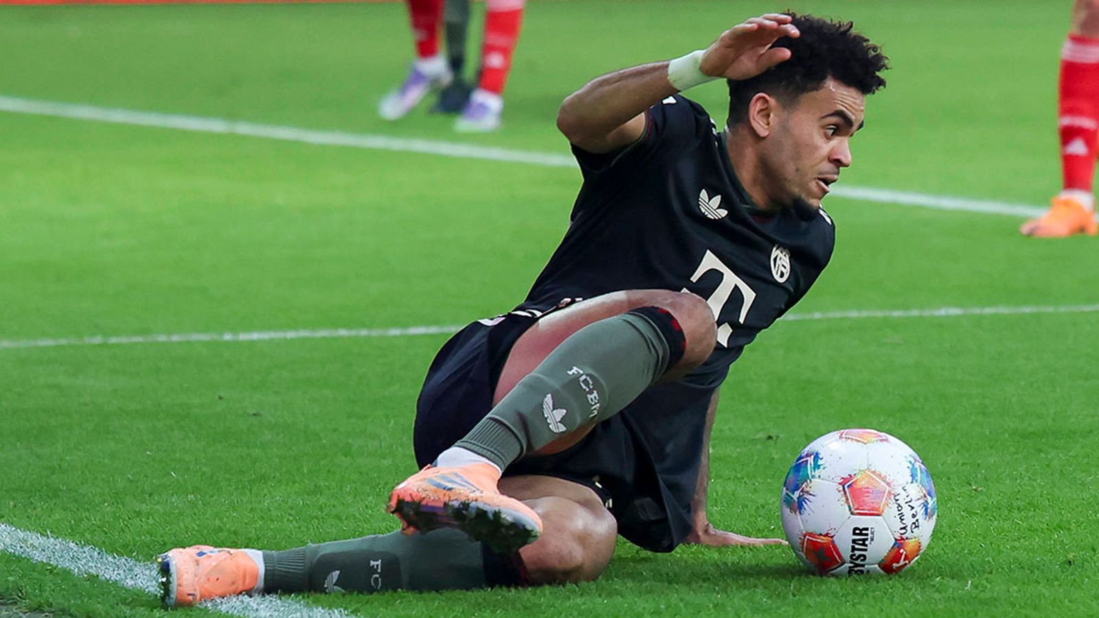 Bayern-Trainer Kompany verkündet Diaz-Sperre in der Champions League ...