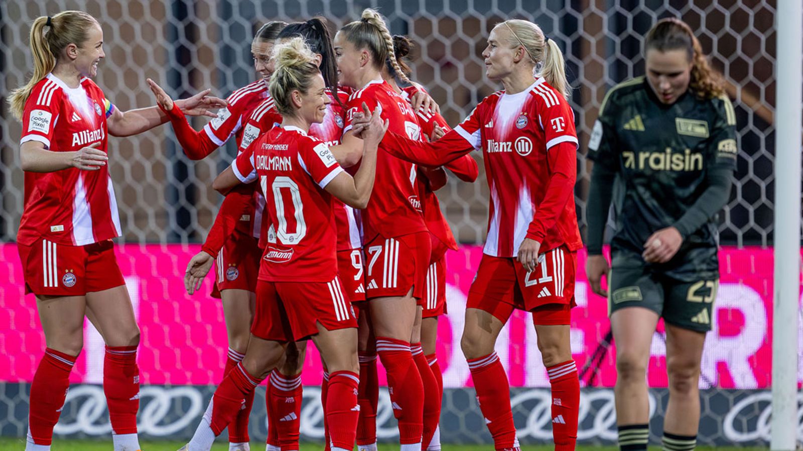 Bayern-Frauen gewinnen in der Frauen-Bundesliga gegen Union und sind ...