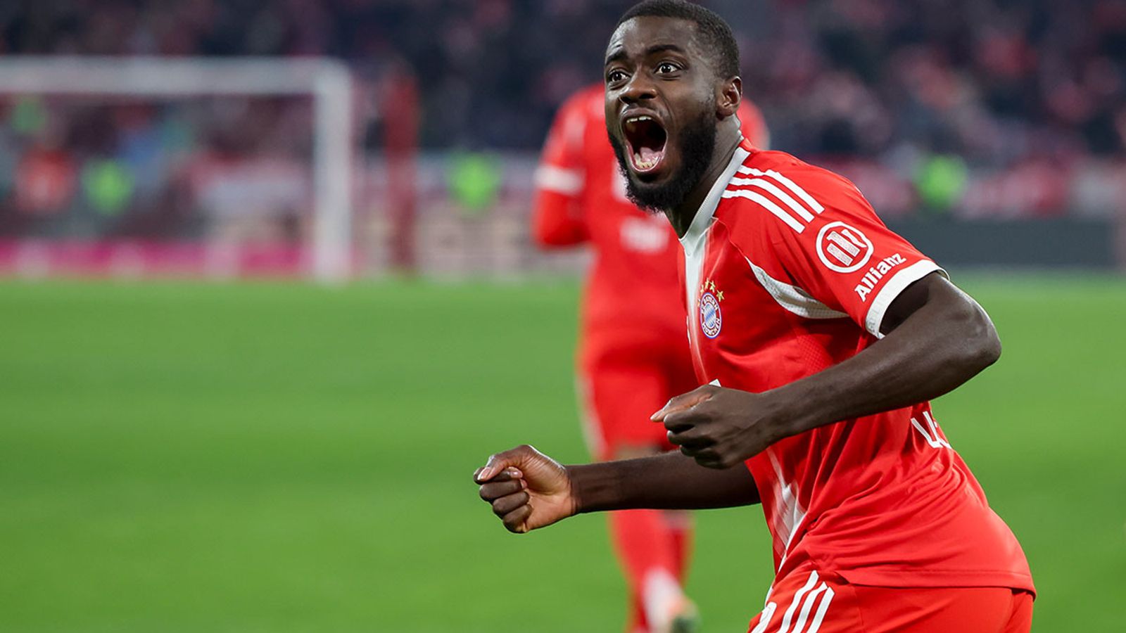 Bayern-Star Upamecano zeigt sich in Gala-Form & spricht über mögliche ...