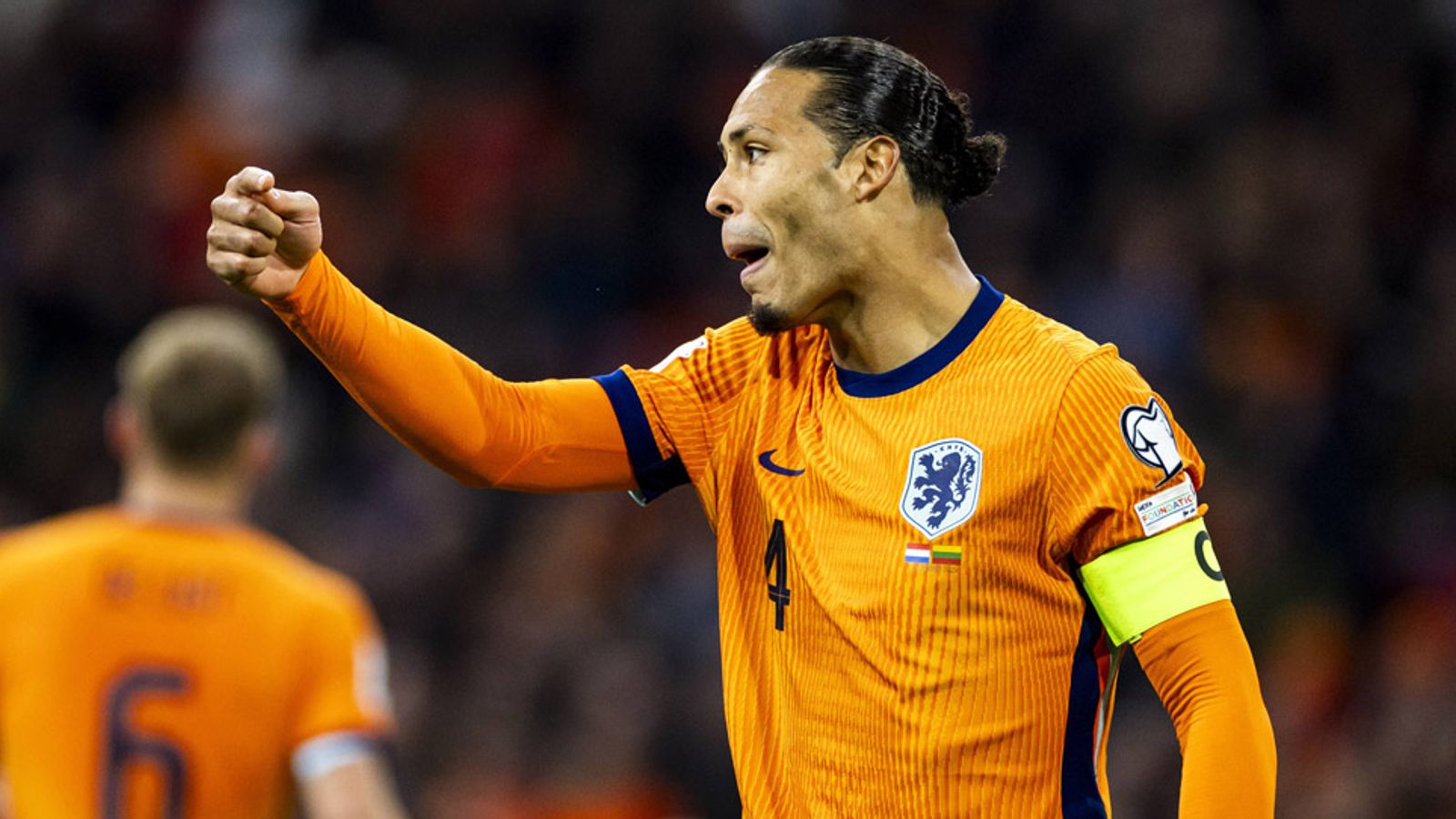 Diesen Fußball-Zwerg wünscht sich Virgil van Dijk bei der WM | Fußball ...