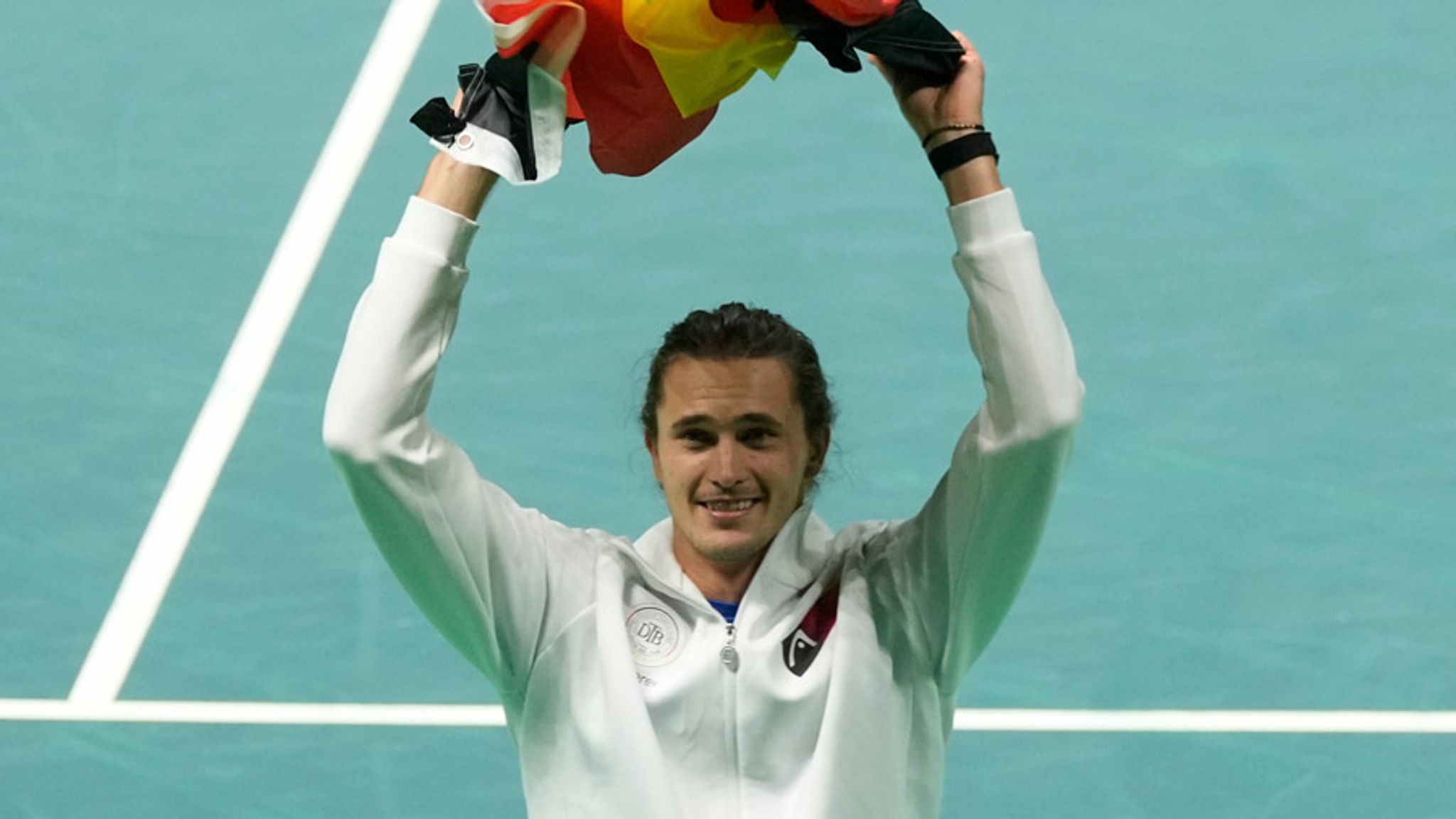 Alexander Zverev zieht mit Davis-Cup-Team ins Halbfinale ein | Tennis ...