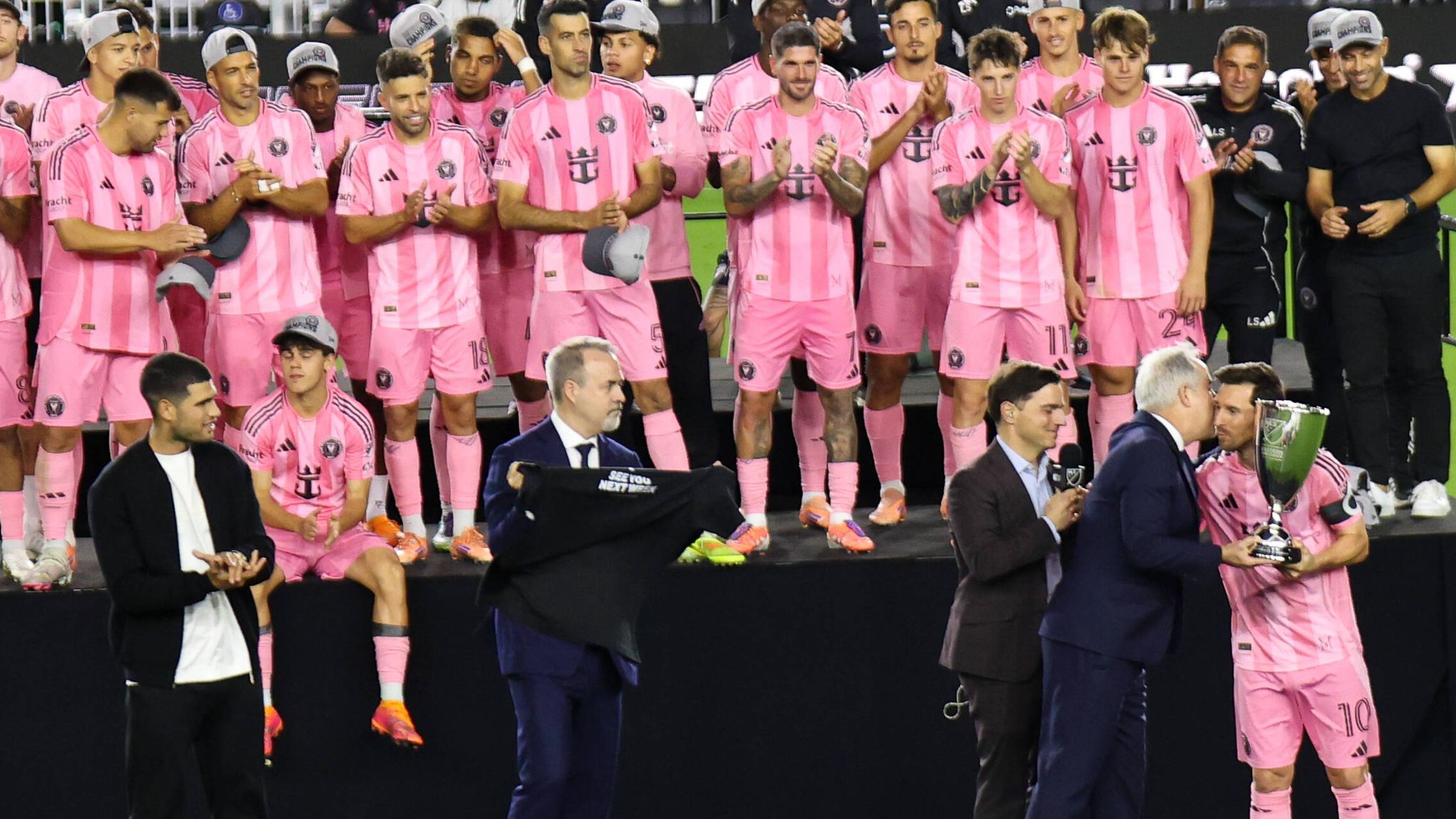 Thomas Müller mit Vancouver Whitecaps im MLS-Finale gegen Lionel Messi ...