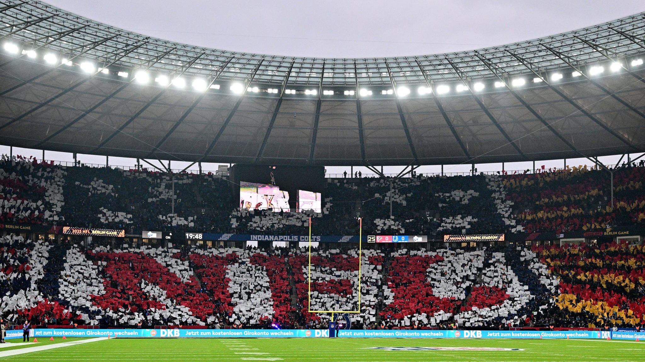 Indianapolis Colts gewinnen NFL-Spiel gegen Falcons in Berlin | NFL ...