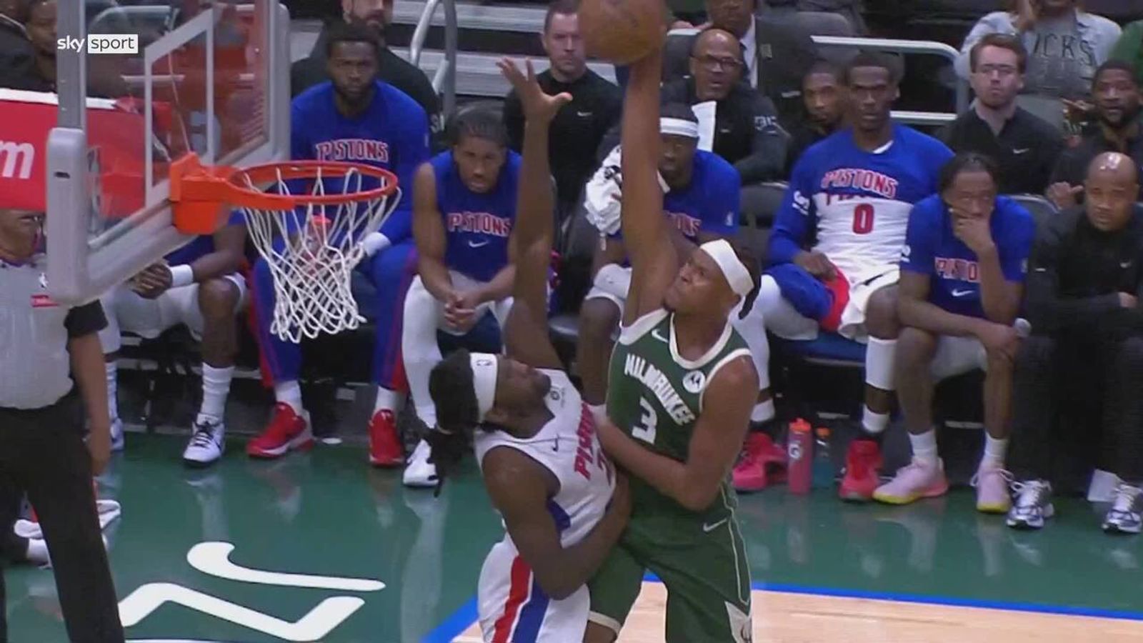 Dunk der Saison? Bucks-Star packt Gegner aufs Poster! | NBA News | Sky ...