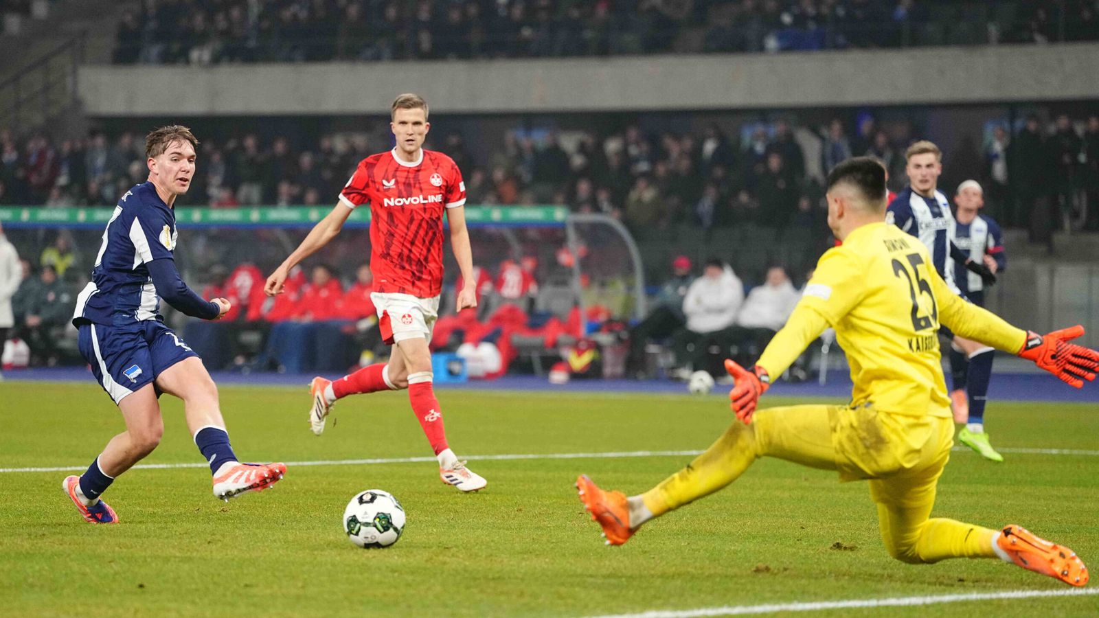 Kennet Eichhorn von Hertha BSC trifft mit 16 Jahren im DFB-Pokal ...