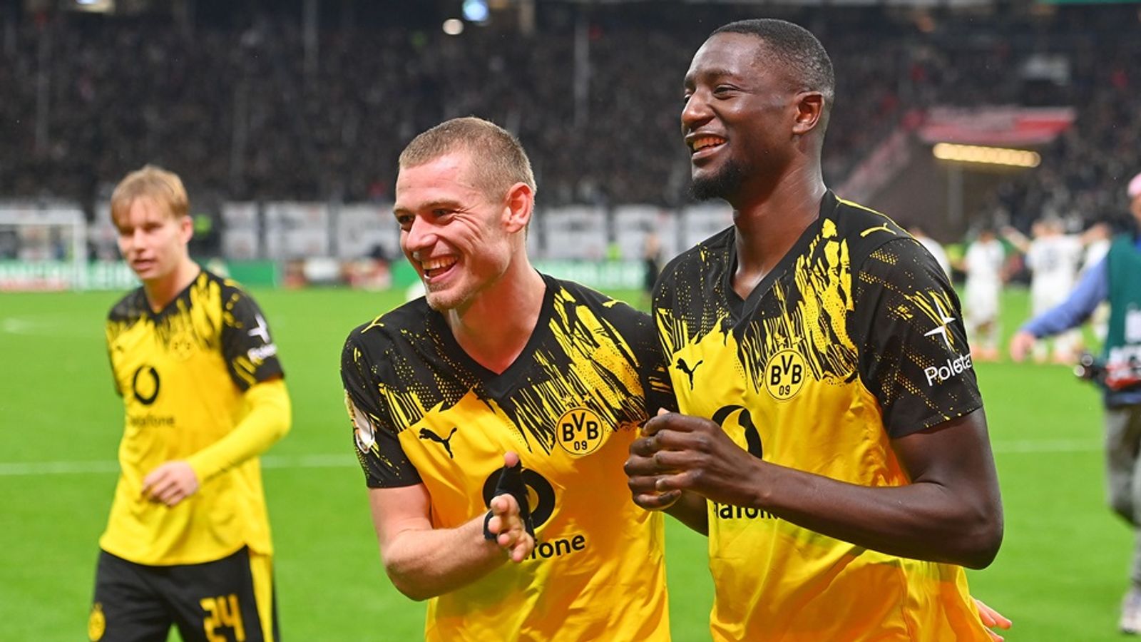 Der FC Barcelona zeigt Interesse an BVB-Star Julian Ryerson | Transfer ...