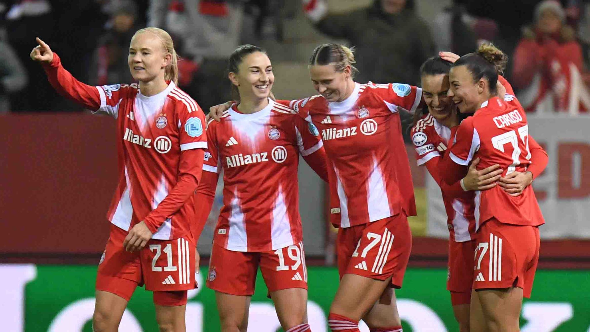 In der Frauen-Champions-League zieht der FC Bayern ins Viertelfinale ...