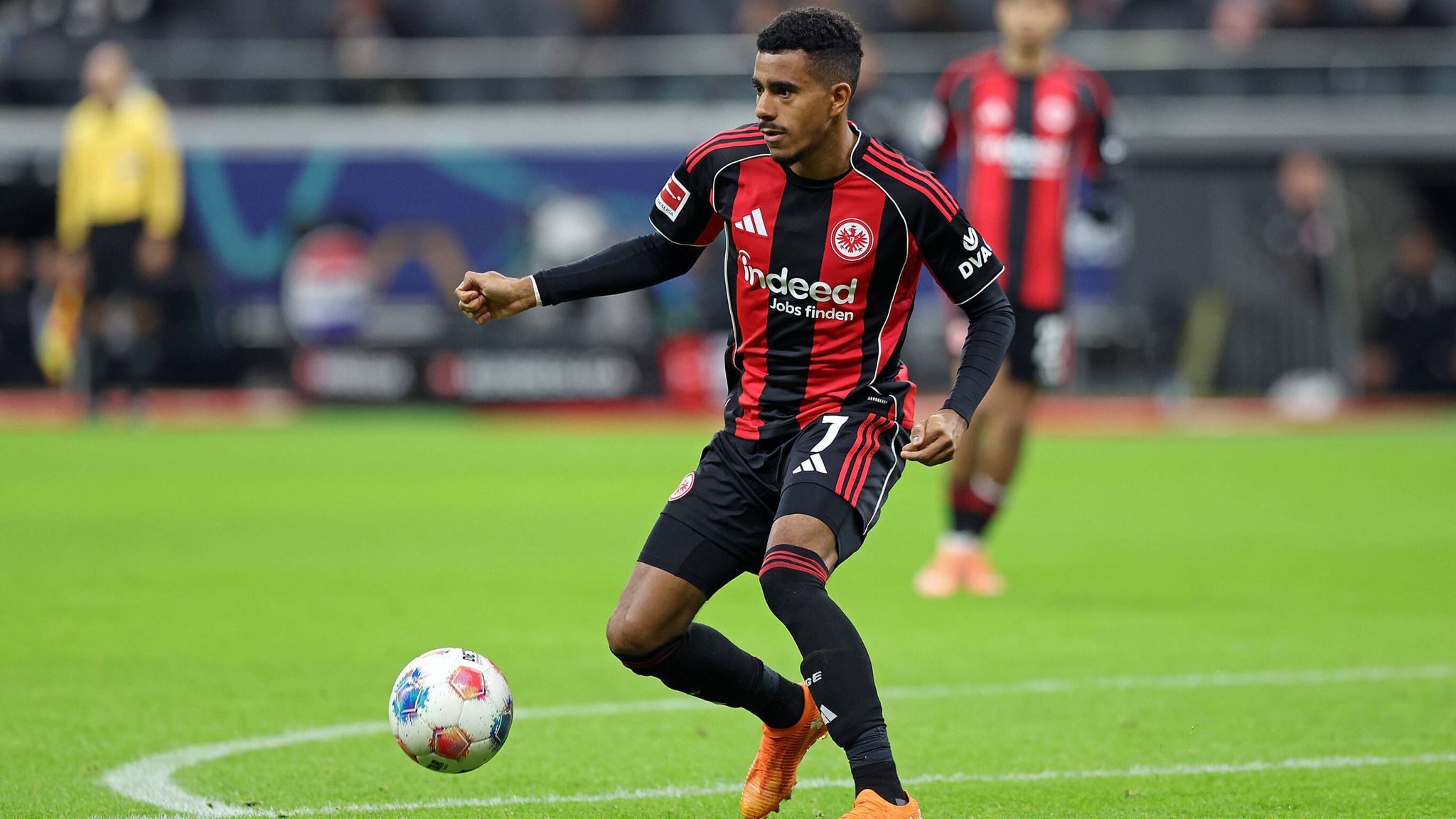 Eintracht Frankfurts Ansgar Knauff ist fit für CL-Spiel in Barcelona ...