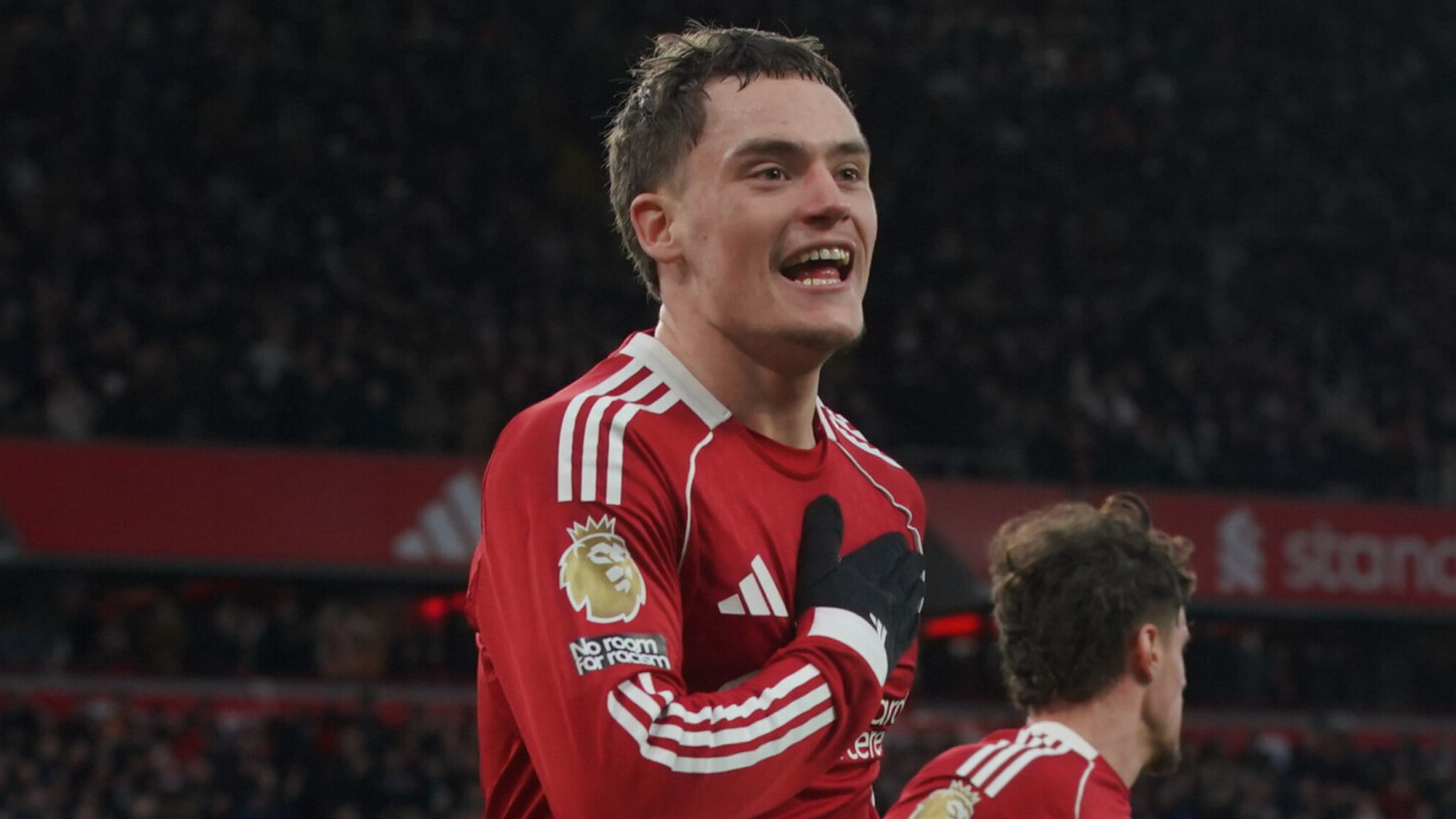 Florian Wirtz wird nach Premieren-Tor für FC Liverpool gefeiert ...