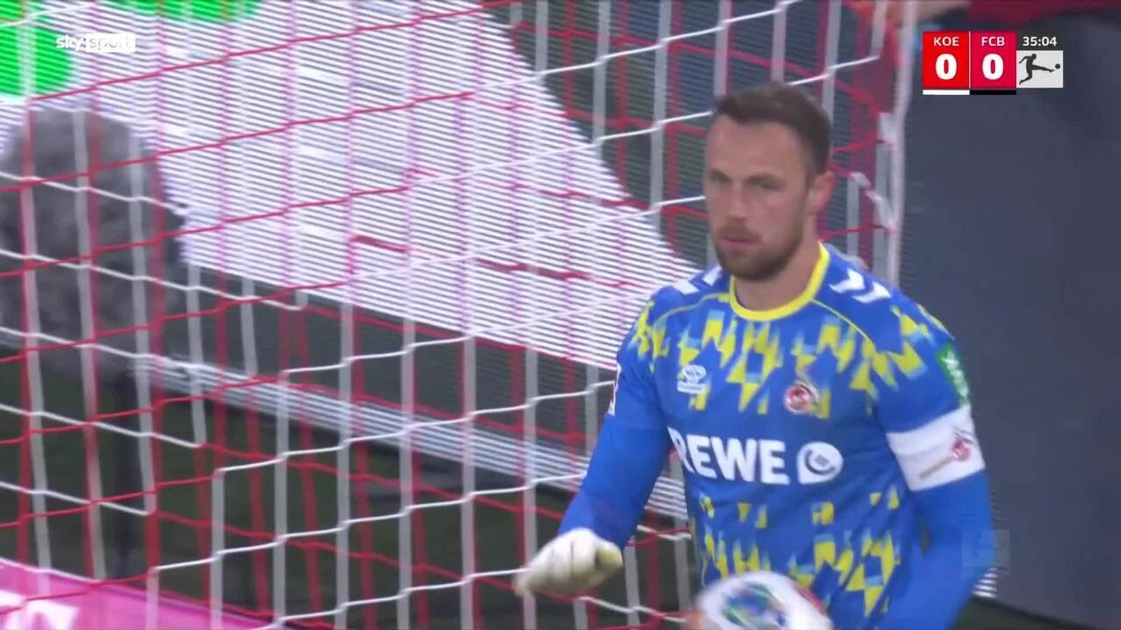 Zentimeter am Slapstick-Eigentor vorbei - Schwäbe bleibt cool | Fußball ...