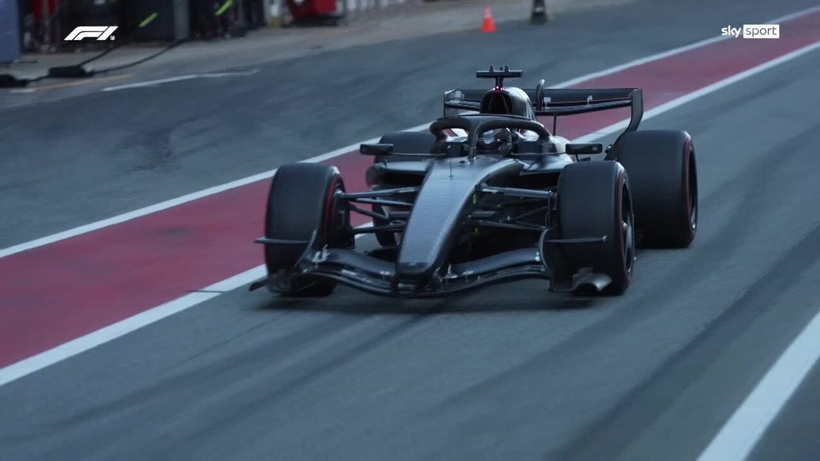 Hamilton mit der Bestzeit - Aston Martin testet viel | Formel 1 News ...