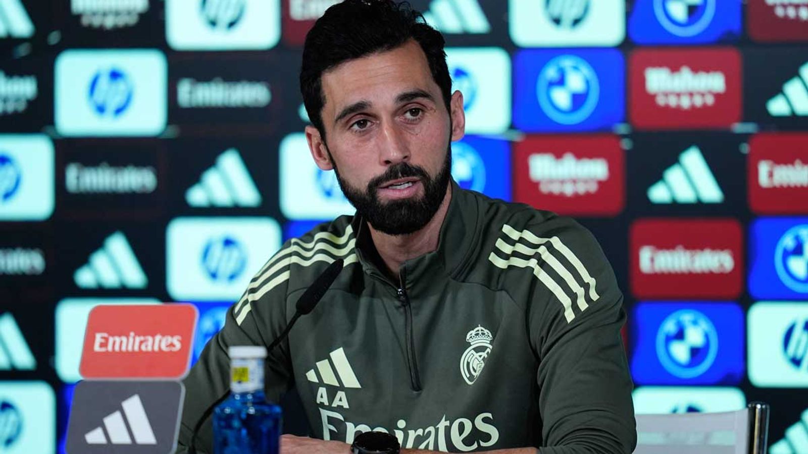 Real Madrids Trainer Alvaro Arbeloa über Xabi Alonso und Vinicius ...