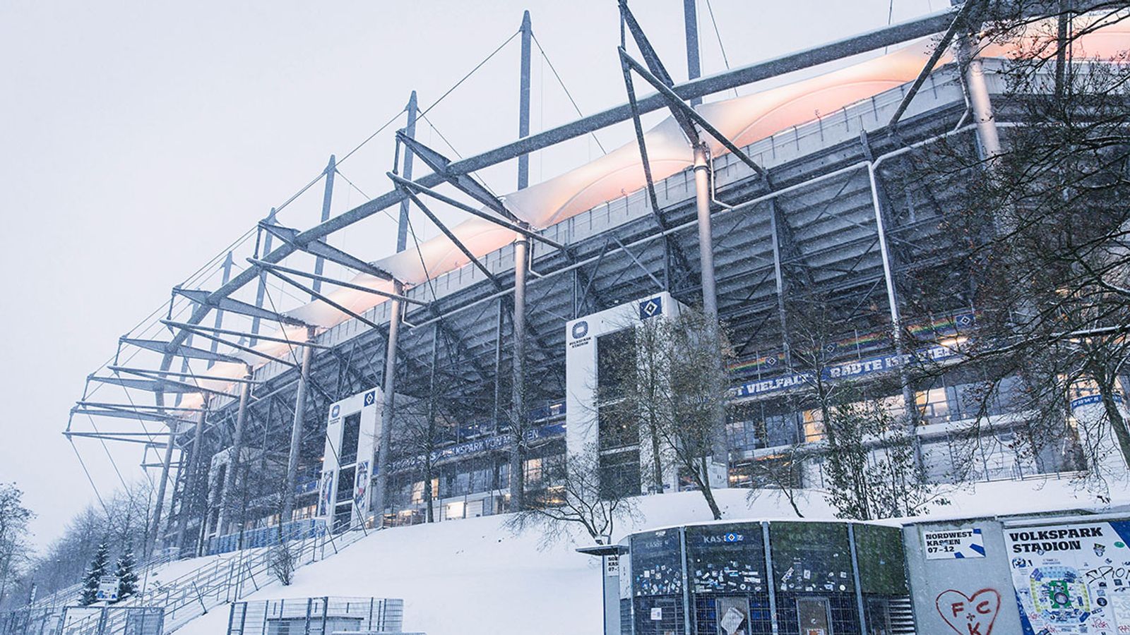 Bundesliga-Spiel zwischen dem HSV und Bayer 04 Leverkusen kurzfristig ...