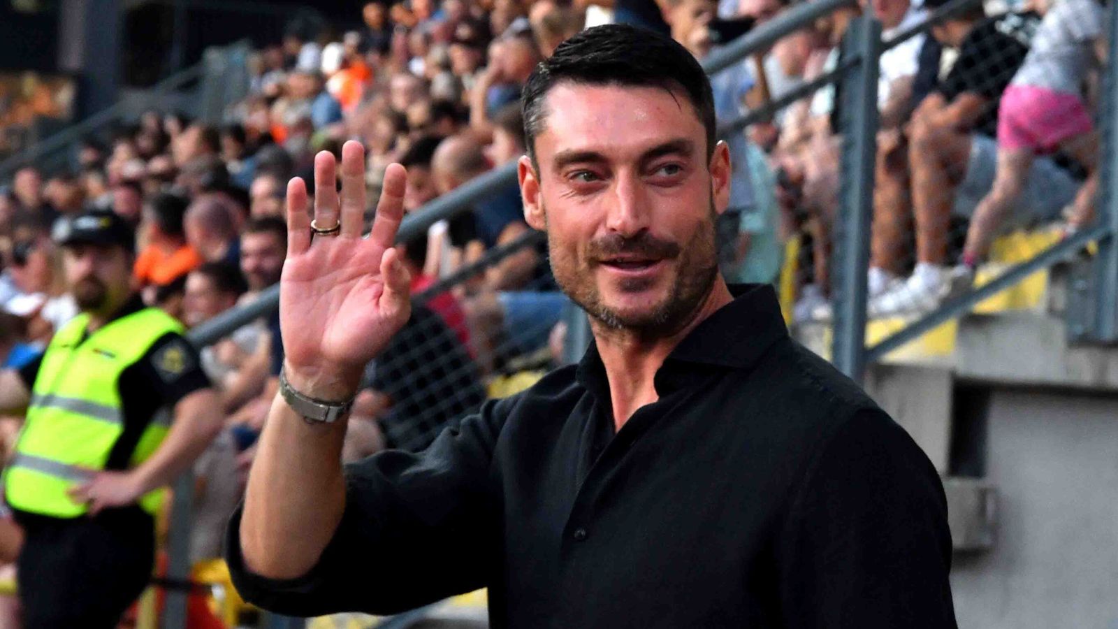 Albert Riera ist neuer Trainer von Eintracht Frankfurt | Transfer ...
