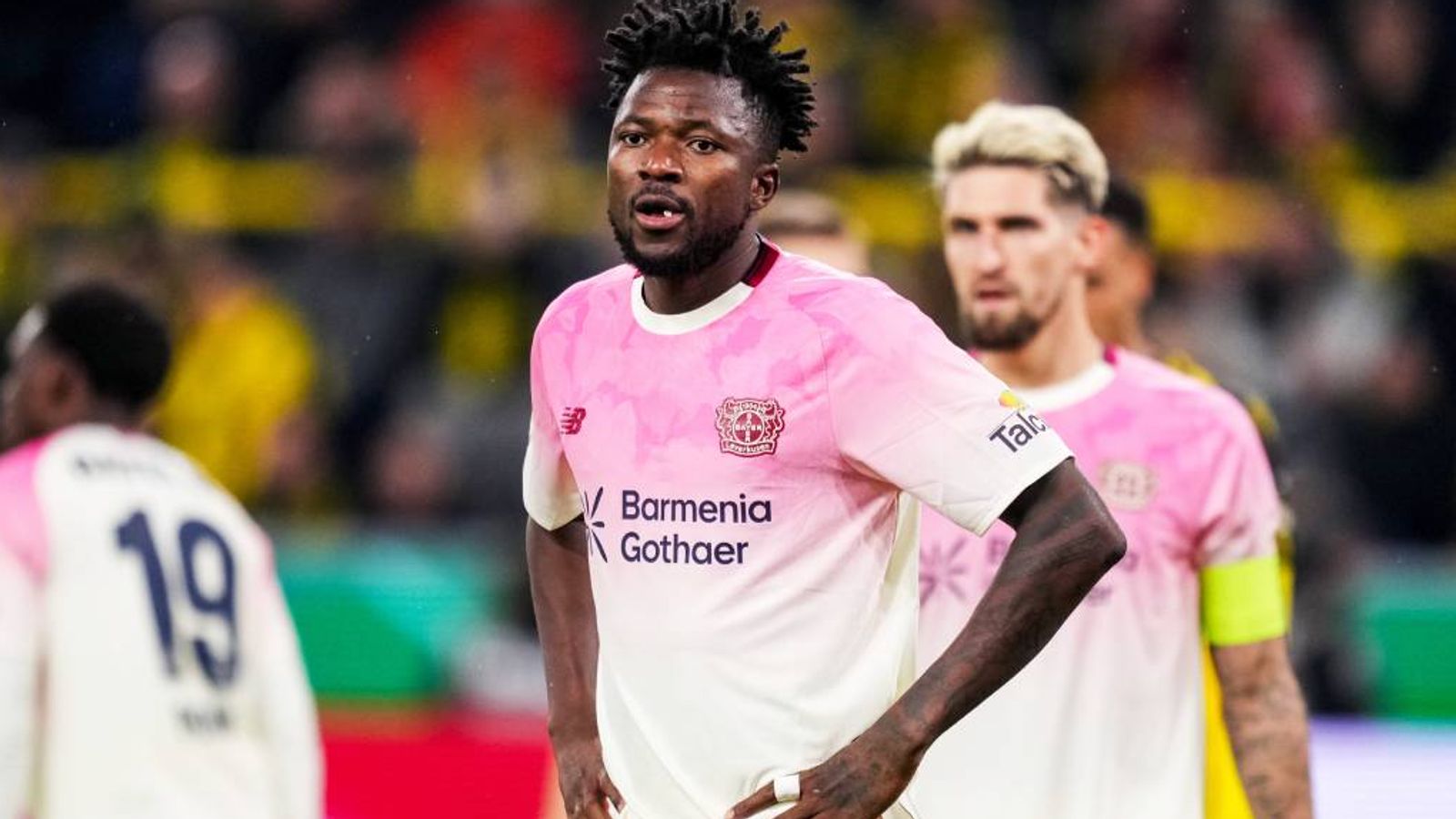 Bayer-Verteidiger Edmond Tapsoba zieht sich Muskelverletzung zu ...